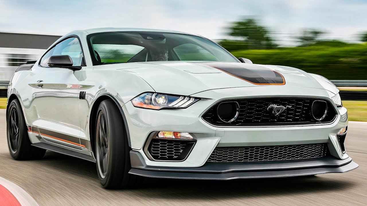 9 Cars Similar to the Dodge Challenger